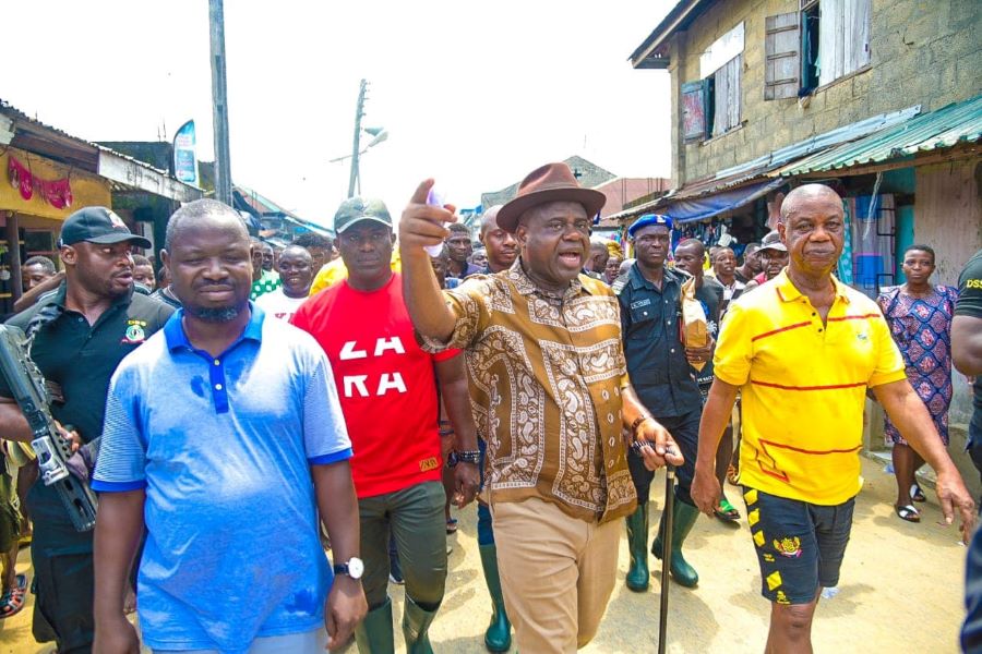 Bayelsa Flood| Governor Diri visits flood ravaged areas in Oxbow Lake ...