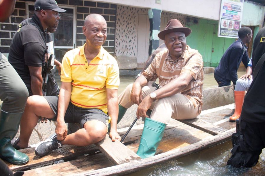 Bayelsa Flood| Governor Diri visits flood ravaged areas in Oxbow Lake ...
